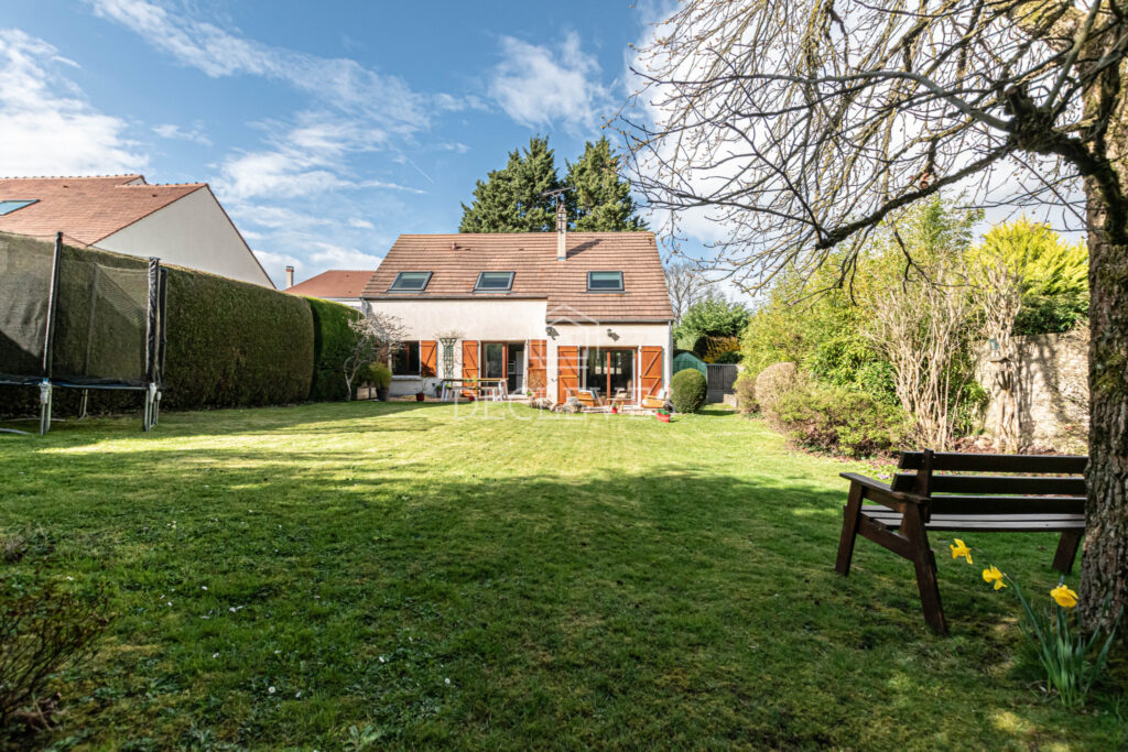 Maison de 170 m2 avec une suite parentale au RDCH - Orgeval